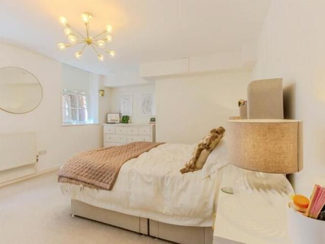 2 bedroom flat for sale in New Dover Road, Canterbury, CT1