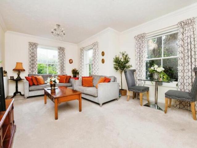 2 bedroom flat for sale in New London Road, Chelmsford, Essex, CM2