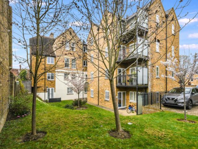 2 bedroom flat for sale in New London Road, Old Moulsham, Chelmsford, CM2
