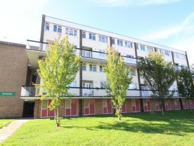 2 Bedroom Flat For Sale In New Malden, London