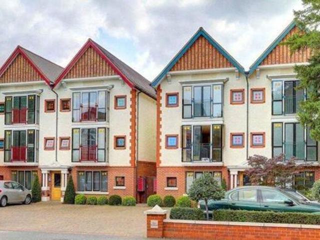 2 Bedroom Flat For Sale In New Malden