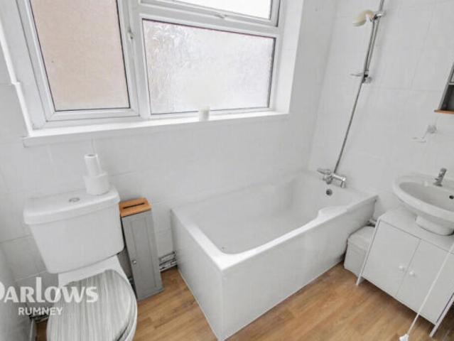 2 bedroom flat for sale in New Road, Cardiff, CF3