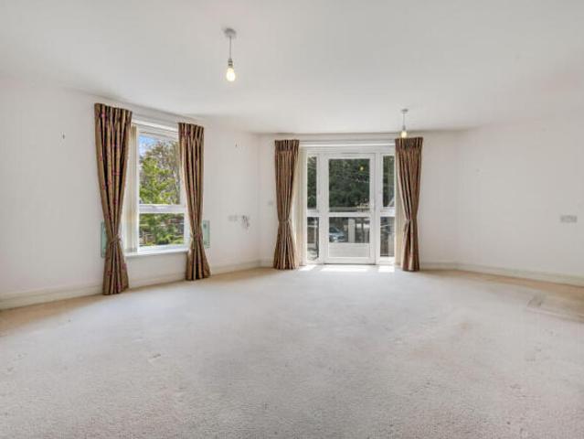 2 bedroom flat for sale in New Writtle Street, Chelmsford, CM2