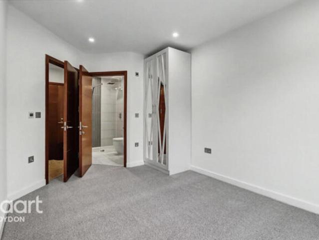 2 bedroom flat for sale in Newgate, Croydon, CR0