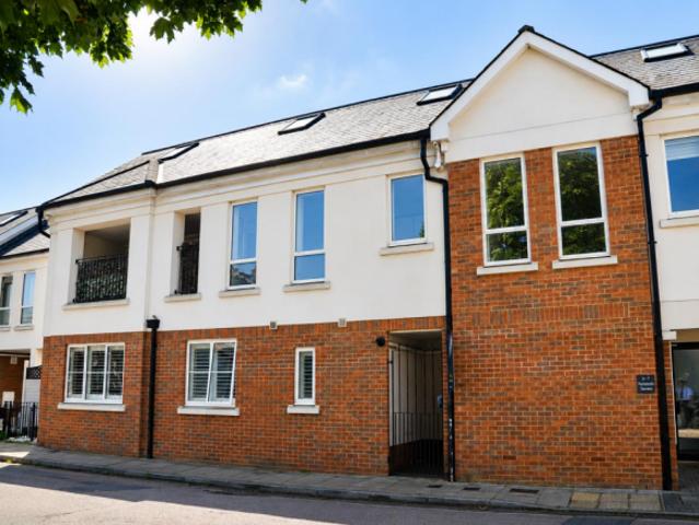 2 bedroom flat for sale in North Worple Way, London, SW14