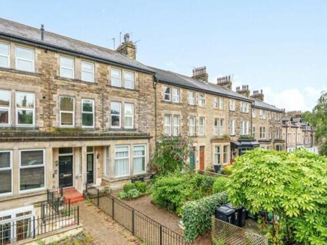 2 Bedroom Flat For Sale In North Yorkshire, Uk