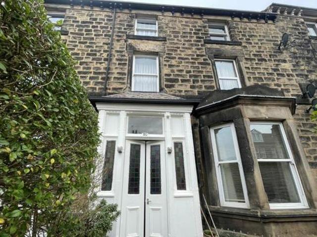 2 Bedroom Flat For Sale In North Yorkshire, Uk