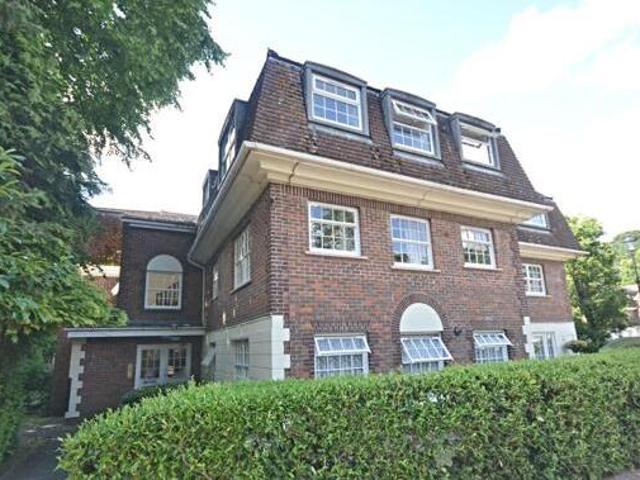 2 Bedroom Flat For Sale In North Parade, Horsham