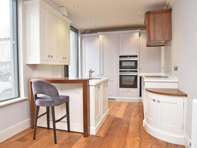 2 bedroom flat for sale in North Park Road, Harrogate, HG1