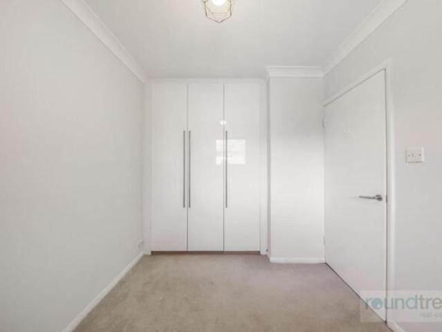 2 bedroom flat for sale in Northumberland House, Ballards Lane, Finchley N3
