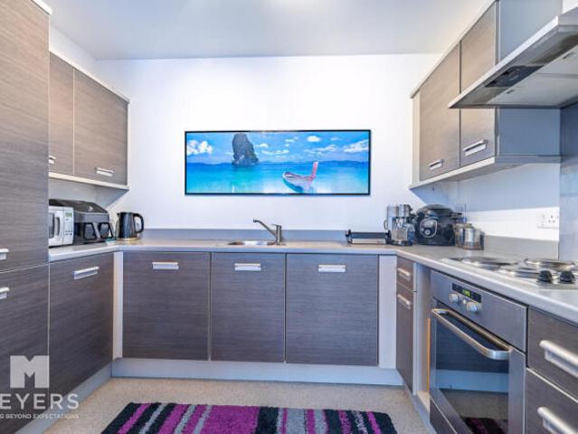 2 bedroom flat for sale in Norwich Avenue West, Bournemouth, BH2 6, BH2