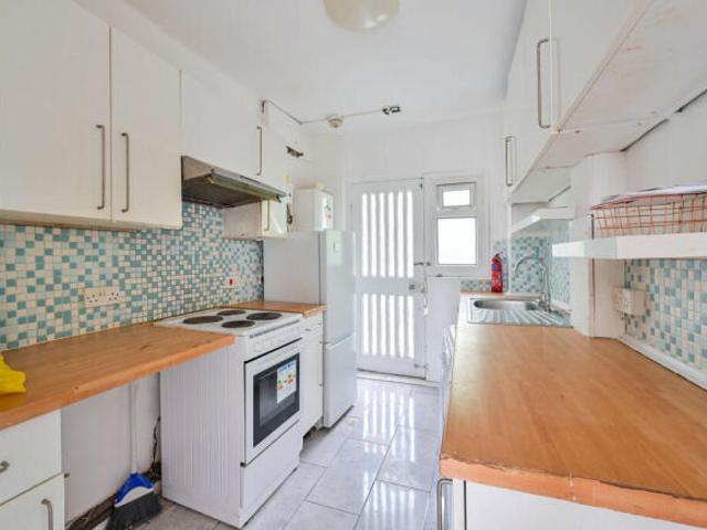 2 bedroom flat for sale in Norman Court, Lordship Lane, East Dulwich, London, SE22