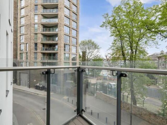 2 bedroom flat for sale in Norman Road, Greenwich, London, SE10