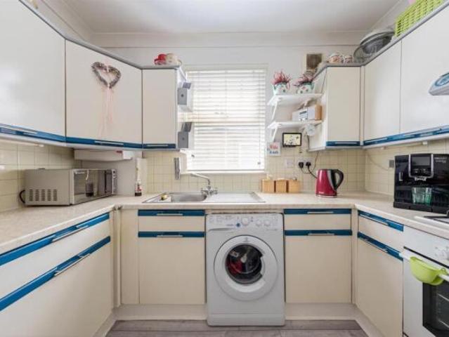 2 bedroom flat for sale in Norman Road, Leytonstone, E11