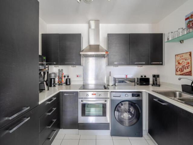 2 bedroom flat for sale in Ocean Way, Ocean Village, Southampton, Hampshire, SO14