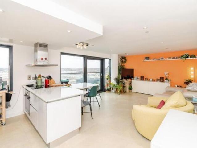 2 bedroom flat for sale in Ocean Way, Southampton, Hampshire, SO14