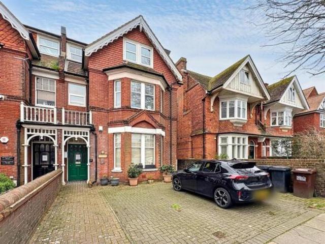 2 bedroom flat for sale in Old Orchard Road, Eastbourne, BN21
