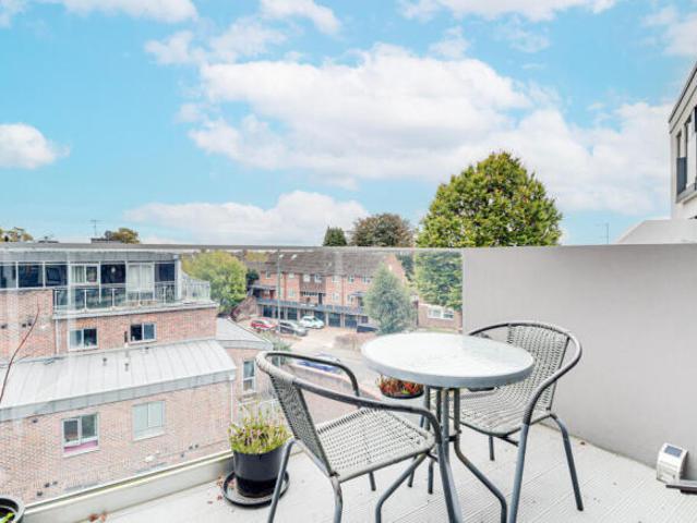 2 bedroom flat for sale in Old London Road, St Albans, AL1