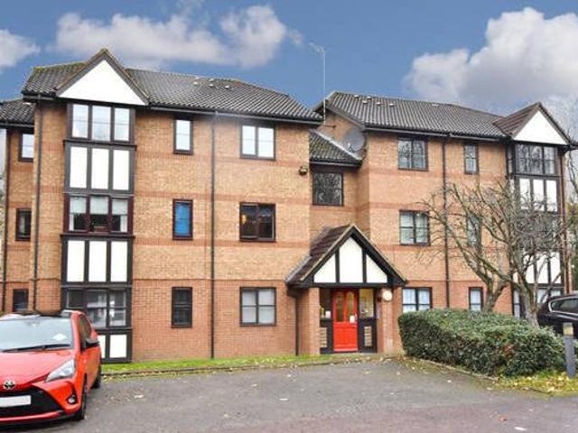 2 bedroom flat for sale in Osprey Close Falcon Way WD25