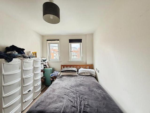2 bedroom flat for sale in Orchard Place, Southampton, SO14 3HW, SO14