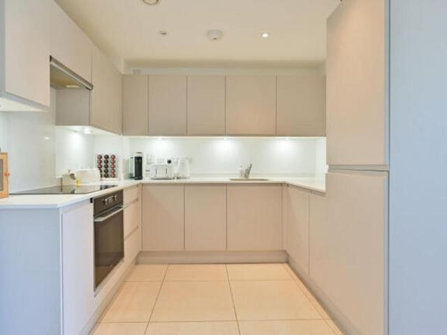 2 bedroom flat for sale in Orchid Court, Watford, WD17