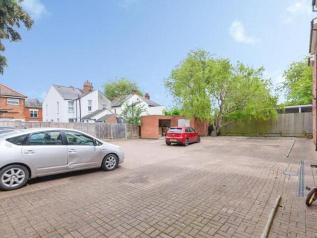 2 bedroom flat for sale in Orton Road, Leicester, Leicestershire, LE4