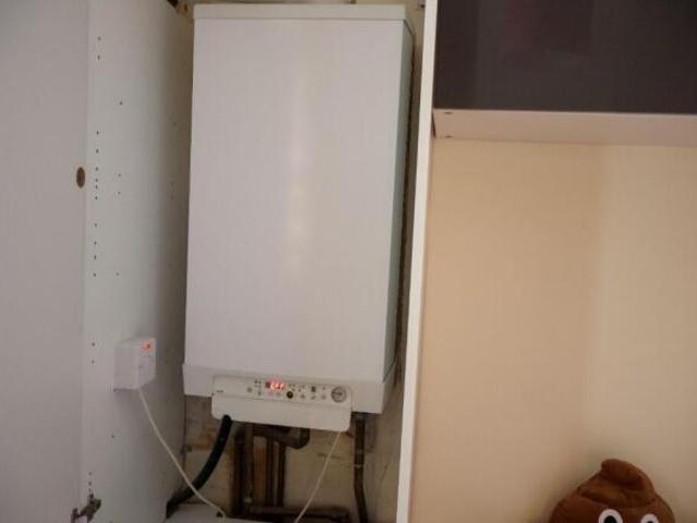 2 bedroom flat for sale in Oval Road South, Dagenham, RM10