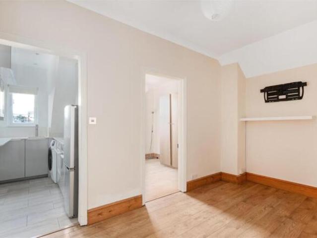 2 bedroom flat for sale in Oxford Avenue, Wimbledon Chase, SW20