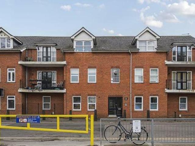2 Bedroom Flat For Sale In Oxfordshire