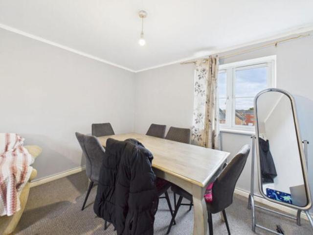 2 bedroom flat for sale in Padstow Road, Swindon, SN2 2EG, SN2