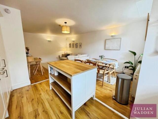 2 bedroom flat for sale in Palatine Road, West Didsbury, Manchester, M20
