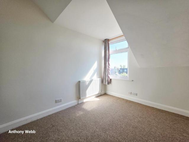 2 bedroom flat for sale in Palmerston Road, Wood Green, N22