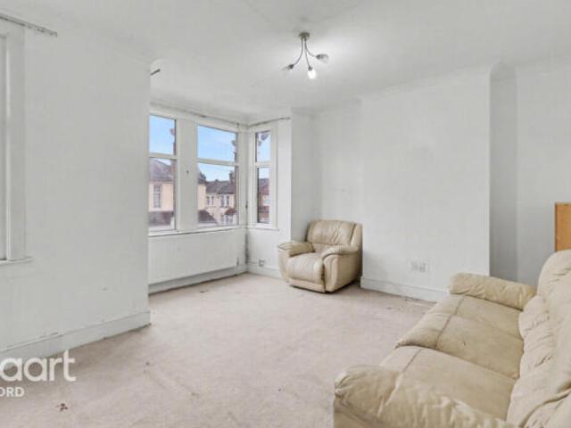2 bedroom flat for sale in Park Avenue, Barking, IG11