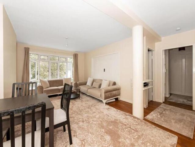 2 bedroom flat for sale in Park Court, Lawrie Park Road, London, SE26