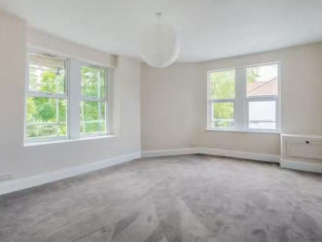 2 bedroom flat for sale in Park Crescent, St George, BS5