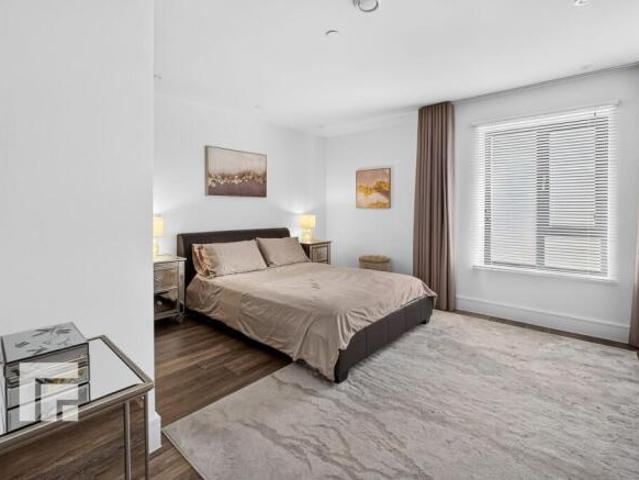 2 bedroom flat for sale in Park Place, Museum View Park Place, CF10