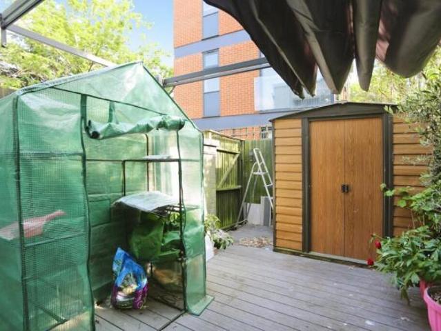 2 bedroom flat for sale in Park Road, Beckenham, BR3