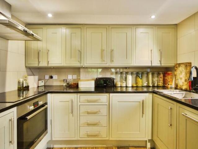 2 bedroom flat for sale in Park Road, London, N8
