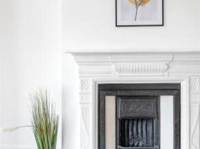 2 bedroom flat for sale in Park Road North, London, W4
