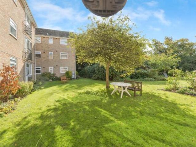 2 bedroom flat for sale in Park Road, Southborough, Tunbridge Wells, TN4