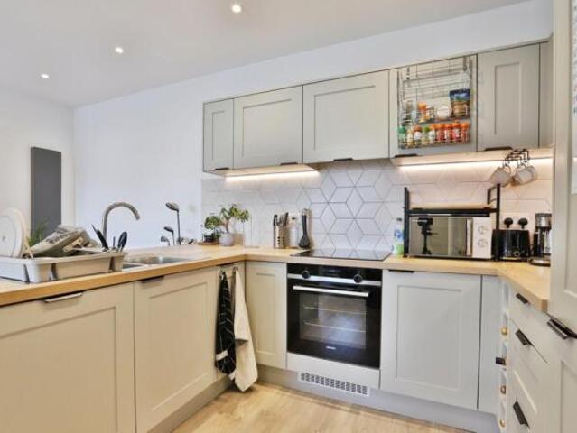 2 bedroom flat for sale in Park Road, Poole, Dorset, BH15