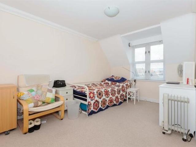 2 bedroom flat for sale in Park Road, Worthing, BN11