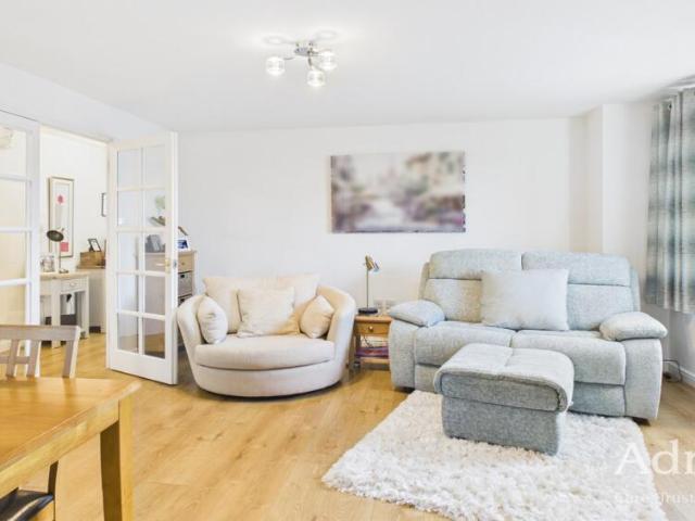 2 bedroom flat for sale in Parkinson Drive, CM1 3GS, CM1