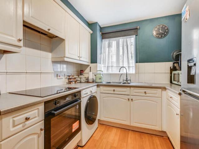 2 bedroom flat for sale in Parkinson Drive, Chelmsford, CM1