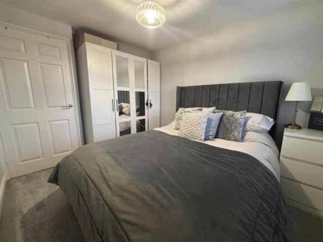 2 bedroom flat for sale in Parkinson Drive, Chelmsford, CM1