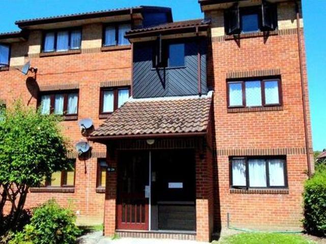 2 Bedroom Flat For Sale In Pavilion Way, Edgware