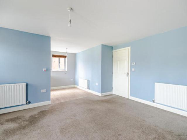 2 bedroom flat for sale in Pearsons Way, Leeds, LS14
