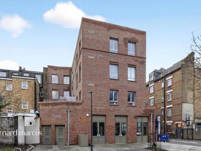 2 bedroom flat for sale in Peckham High Street, London, SE15