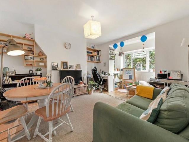 2 Bedroom Flat for Sale in Peckham Rye