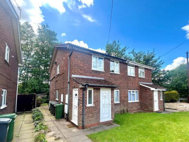 2 bedroom flat for sale in Pickwick Place, Bilston, WV14